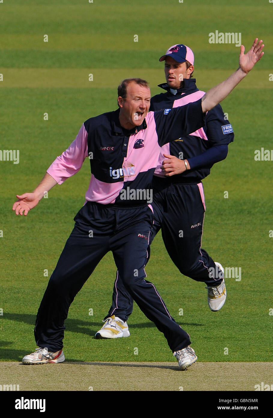 Cricket shaun udal hi-res stock photography and images - Alamy