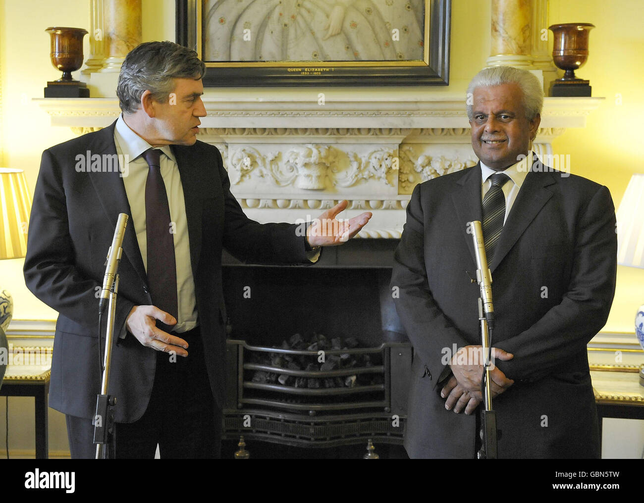 Prime Minister Gordon Brown (left) and the Oil and Energy Minister and ...