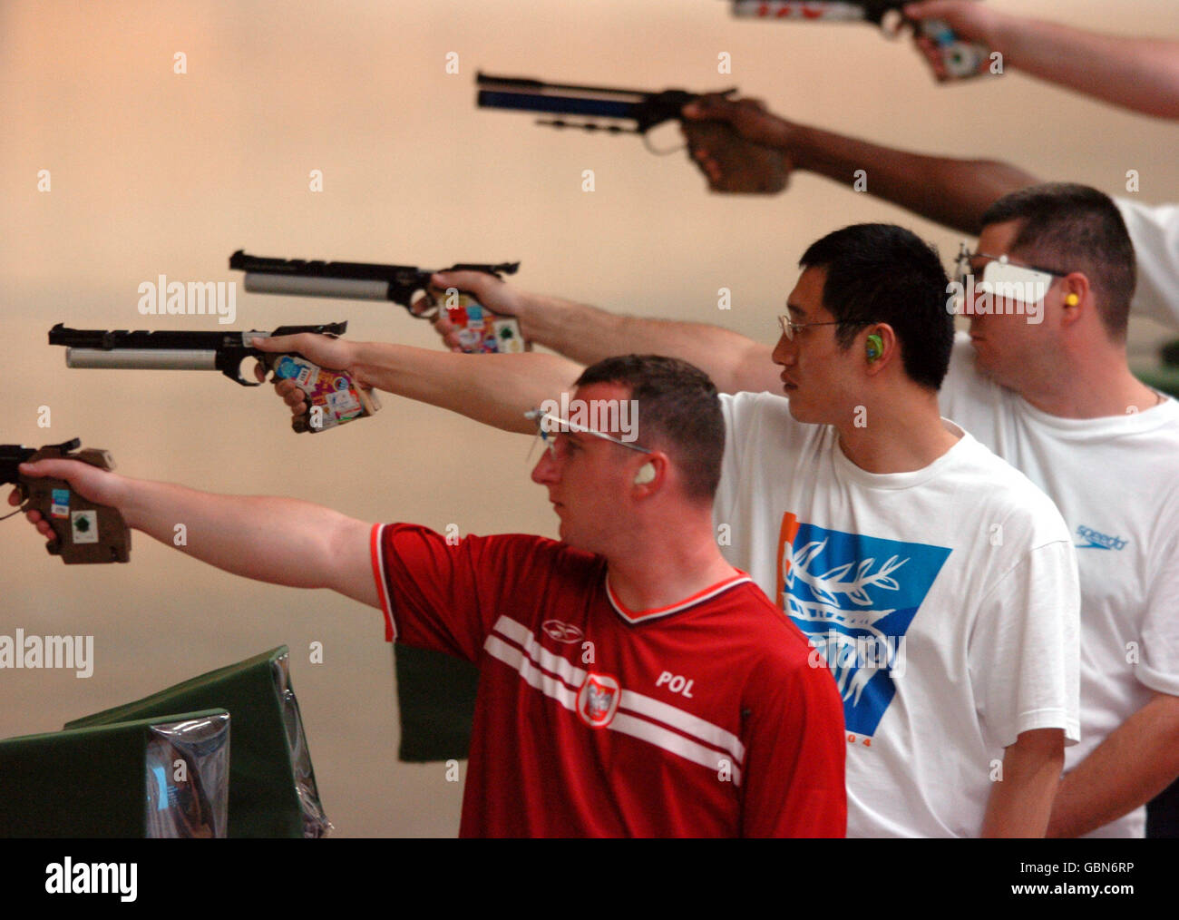 Shooting athens olympic games 2004 mens 10m air pistol training hi-res ...