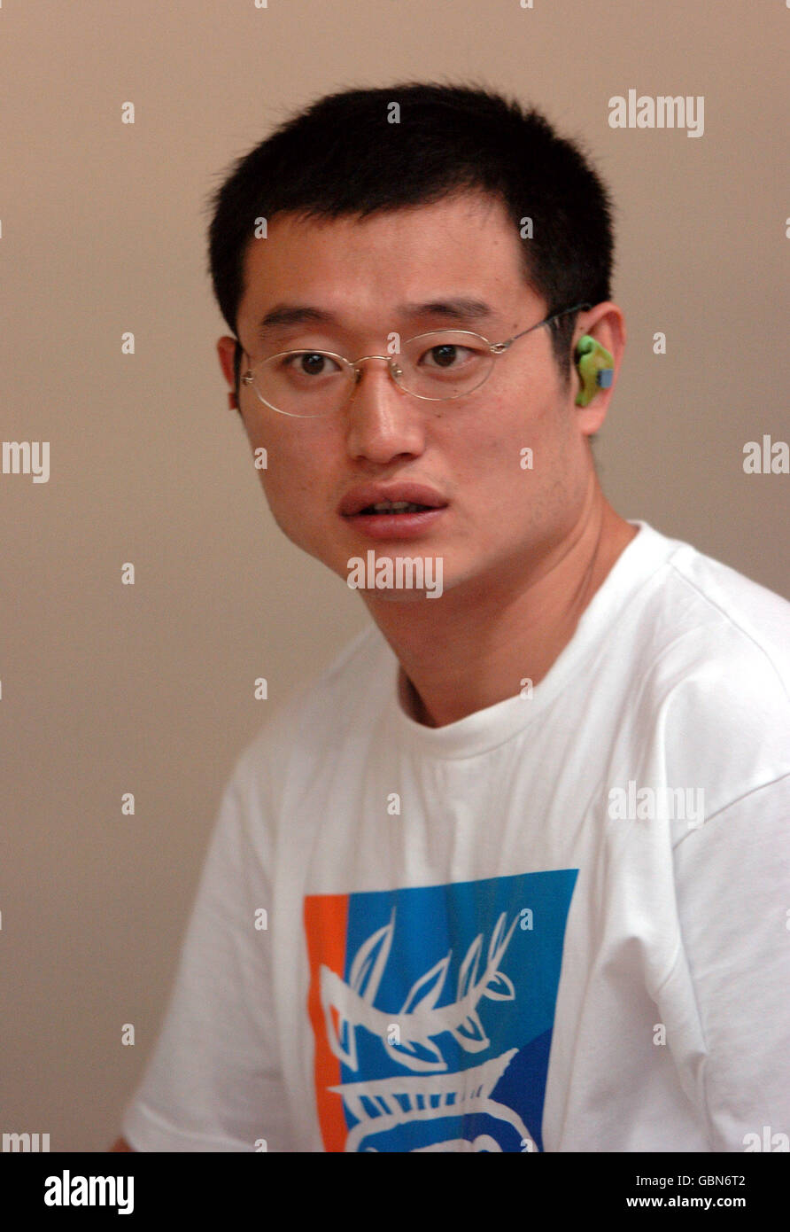 Shooting athens olympic games 2004 mens 10m air pistol training hi-res ...