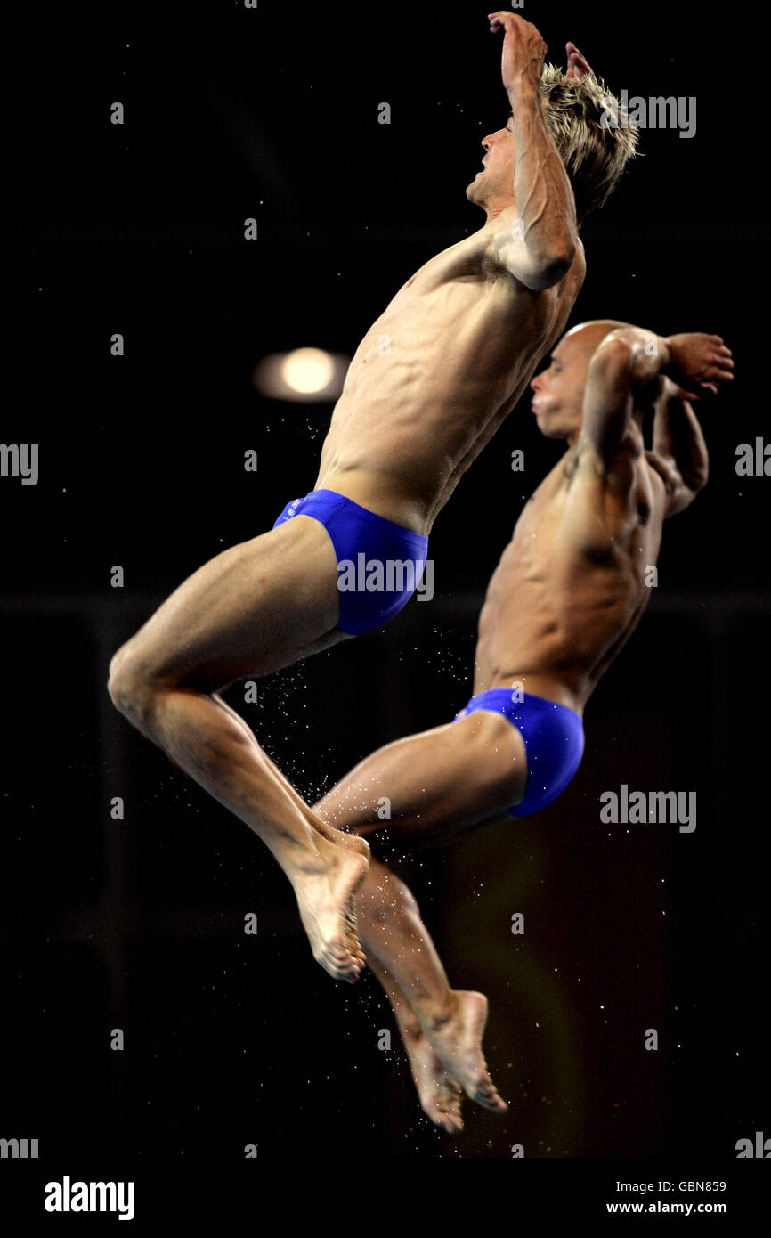 Athens 2004 olympic games diving hi-res stock photography and images ...