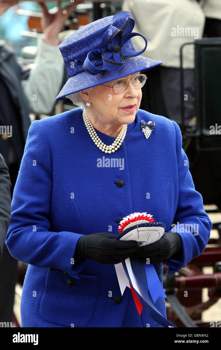 Queen Elizabeth II presents awards in the Land Rover International ...