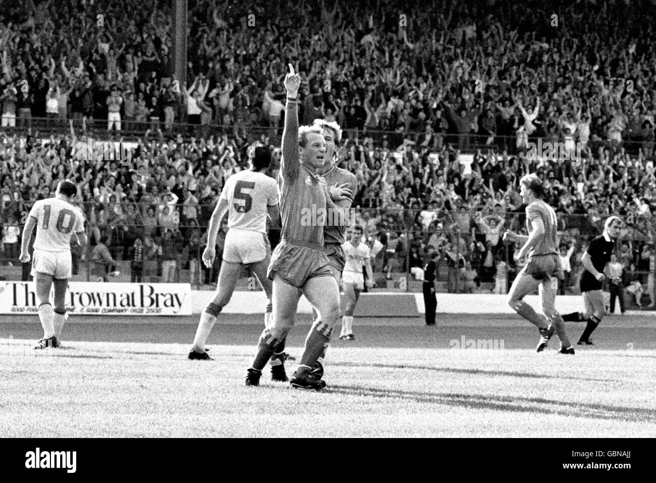Chelseas david speedie celebrates his goal with teammate kerry dixon hi ...