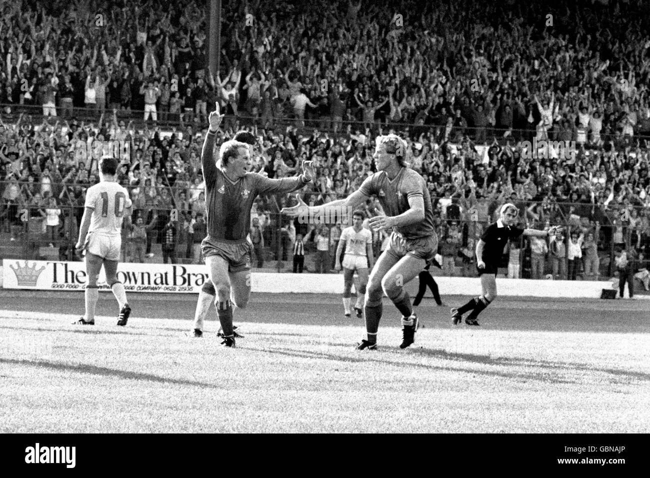 Chelseas david speedie celebrates his goal with teammate kerry dixon hi ...
