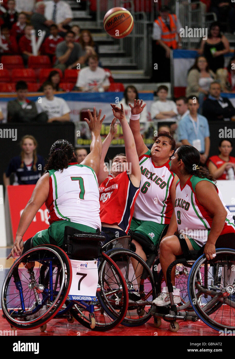 Great Britain's Helen Freeman shoots over Mexico's Floralia Estrada (no ...