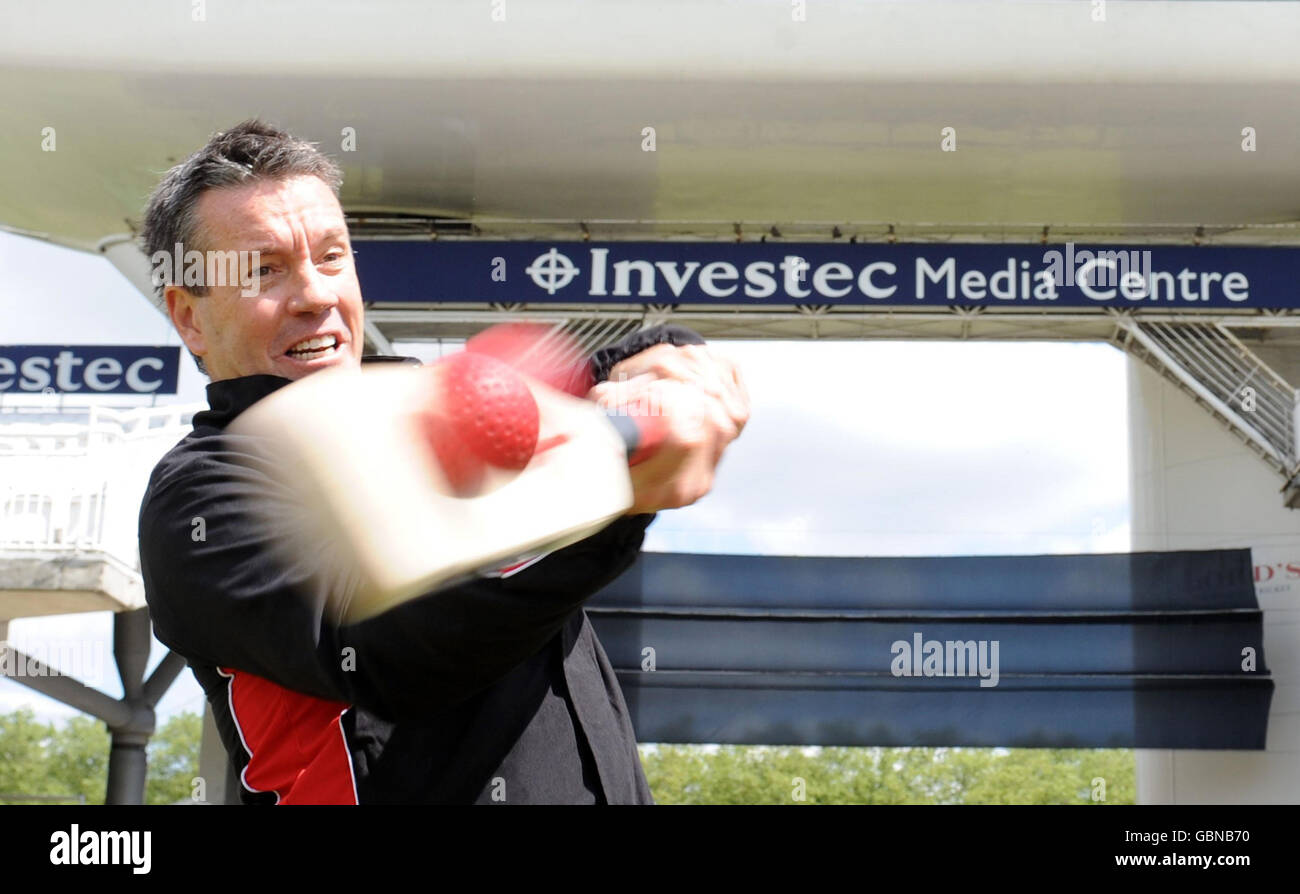 Mongoose cricket bat unveiling hi-res stock photography and images - Alamy