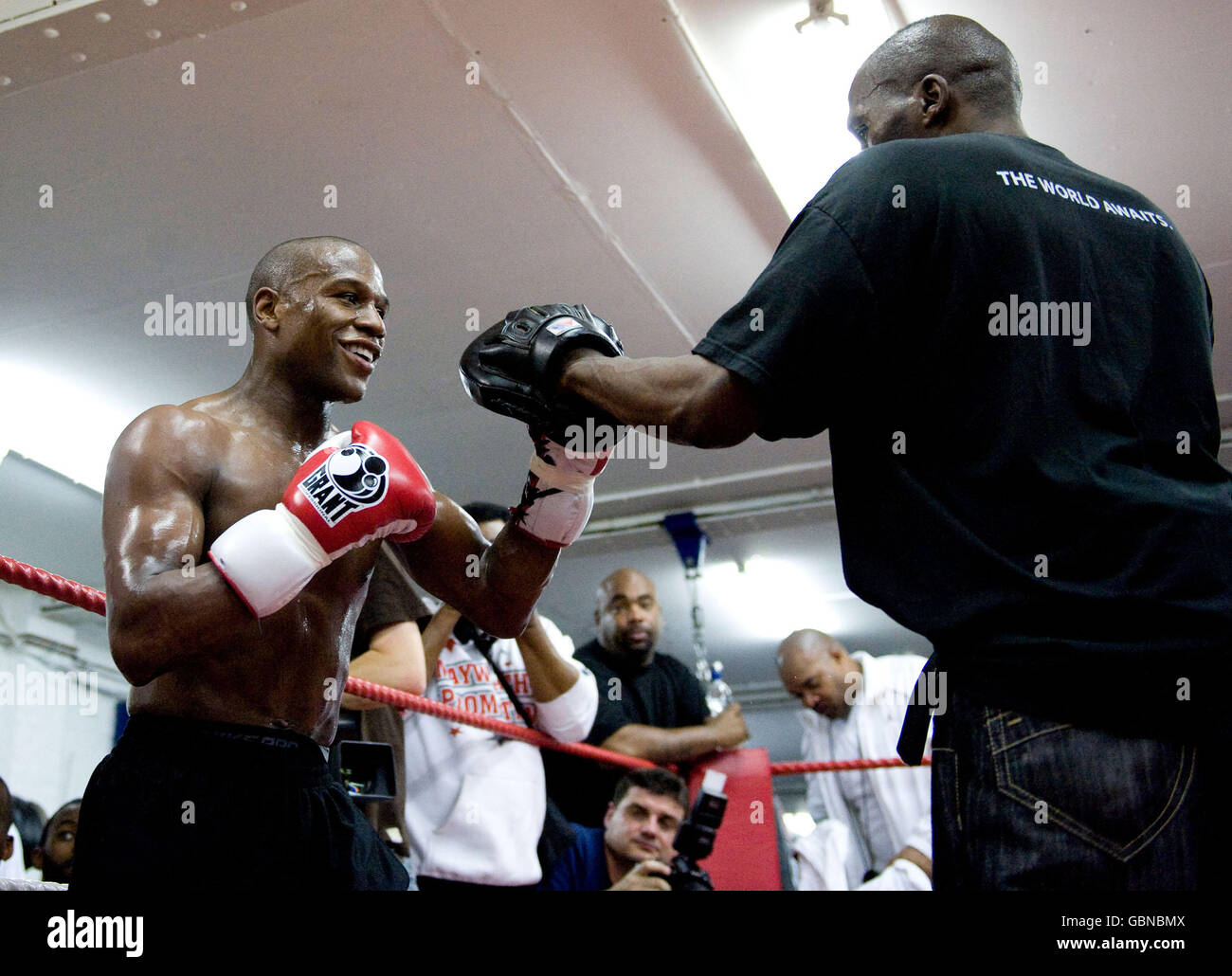 Boxing - Floyd Mayweather Work Out - Peacock Gym Stock Photo - Alamy