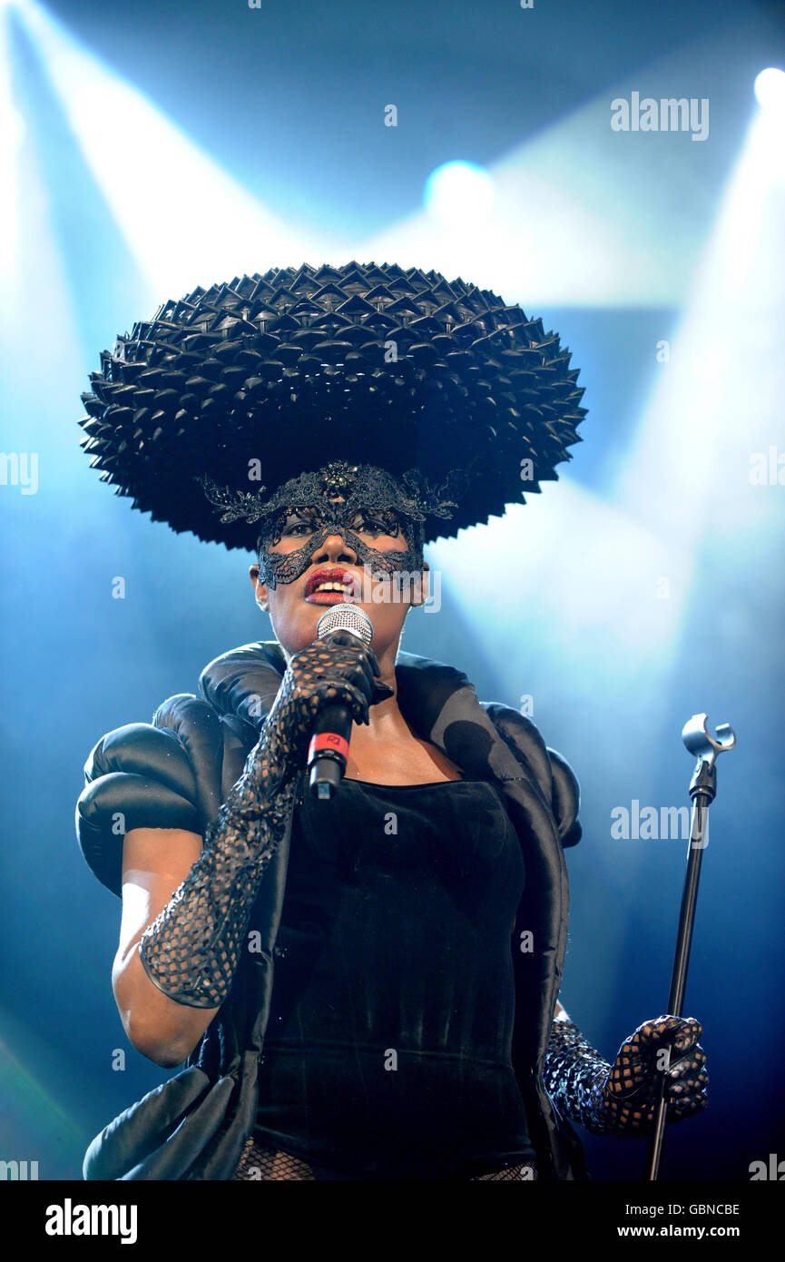 Grace jones in concert hi-res stock photography and images - Alamy