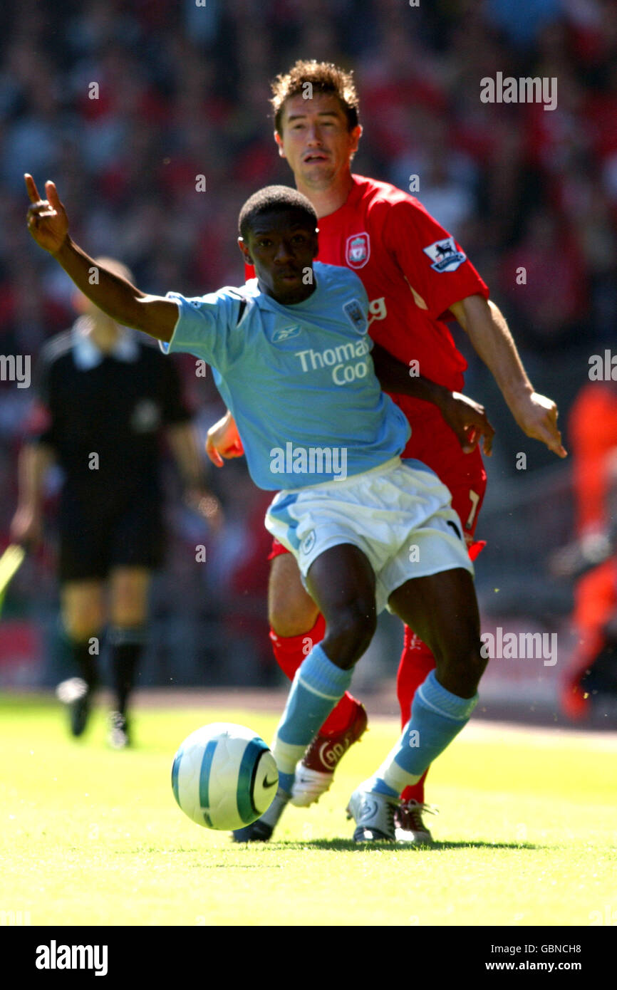 Liverpool's Harry Kewell and Manchester City's Shaun Wright Phillips ...