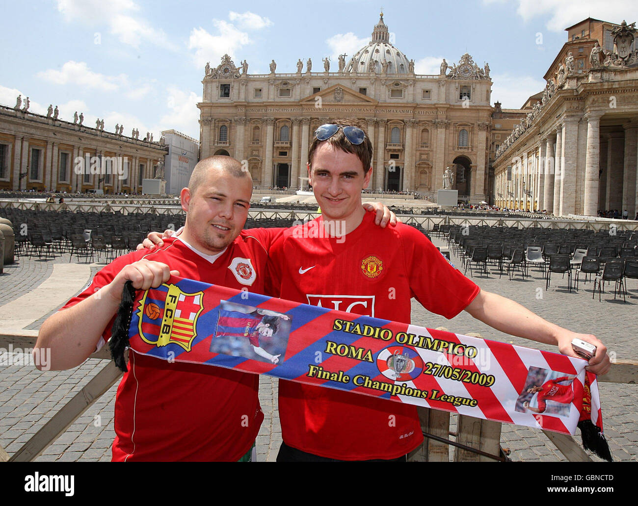 Champions league final 2009 fans hi-res stock photography and images ...