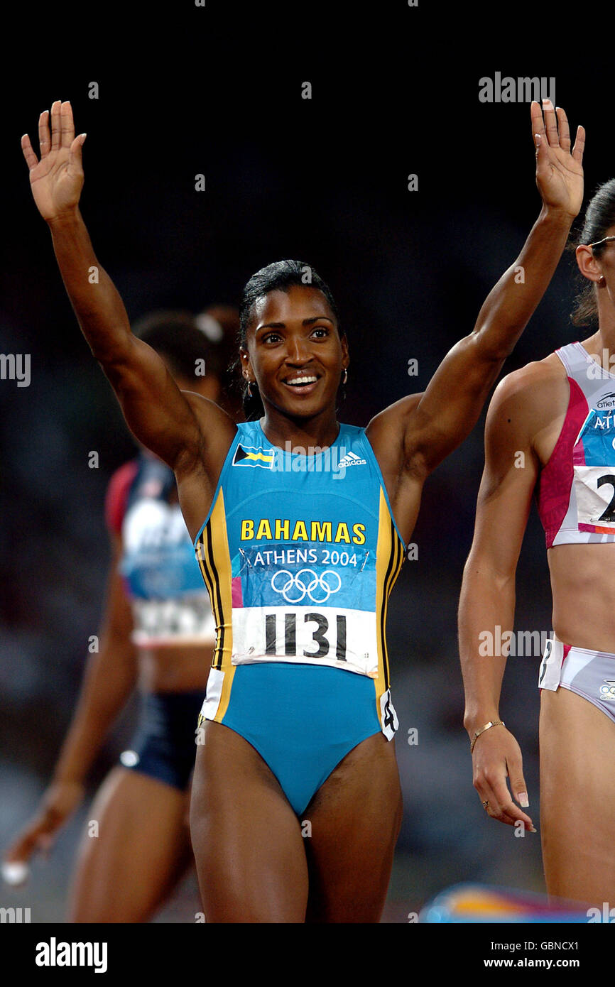 Bahamas tonique williams darling celebrates winning the 400m final hi ...