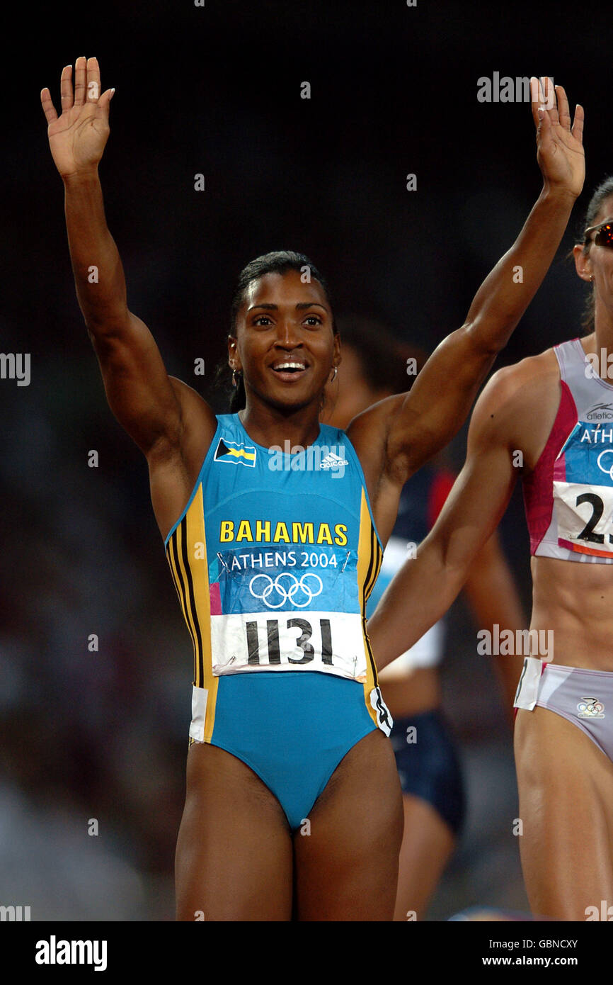Bahamas tonique williams darling celebrates winning the 400m final hi ...