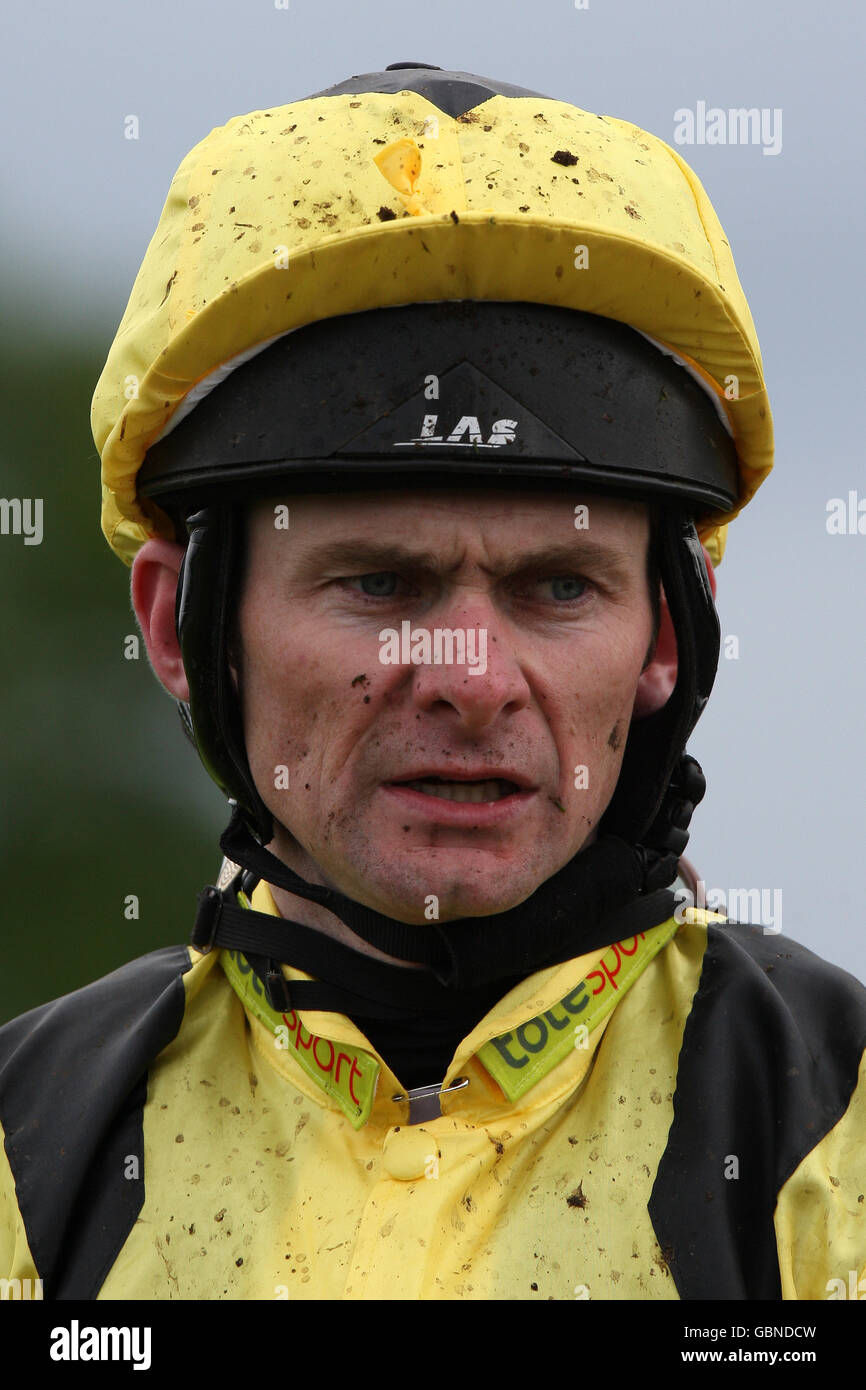 Jockey robert havlin nottingham racecourse hi-res stock photography and ...
