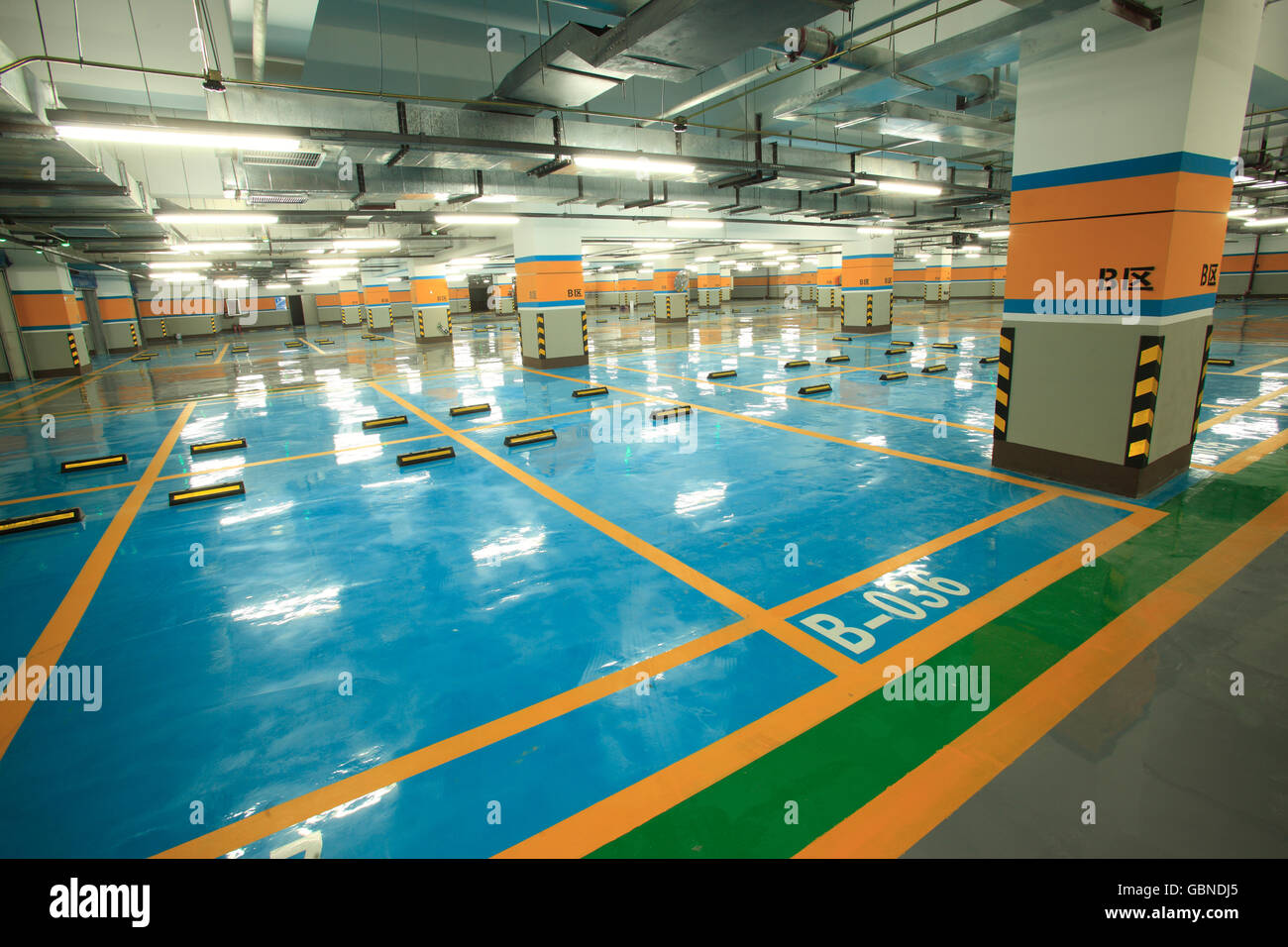 Modern parking garage ceiling hi-res stock photography and images - Alamy