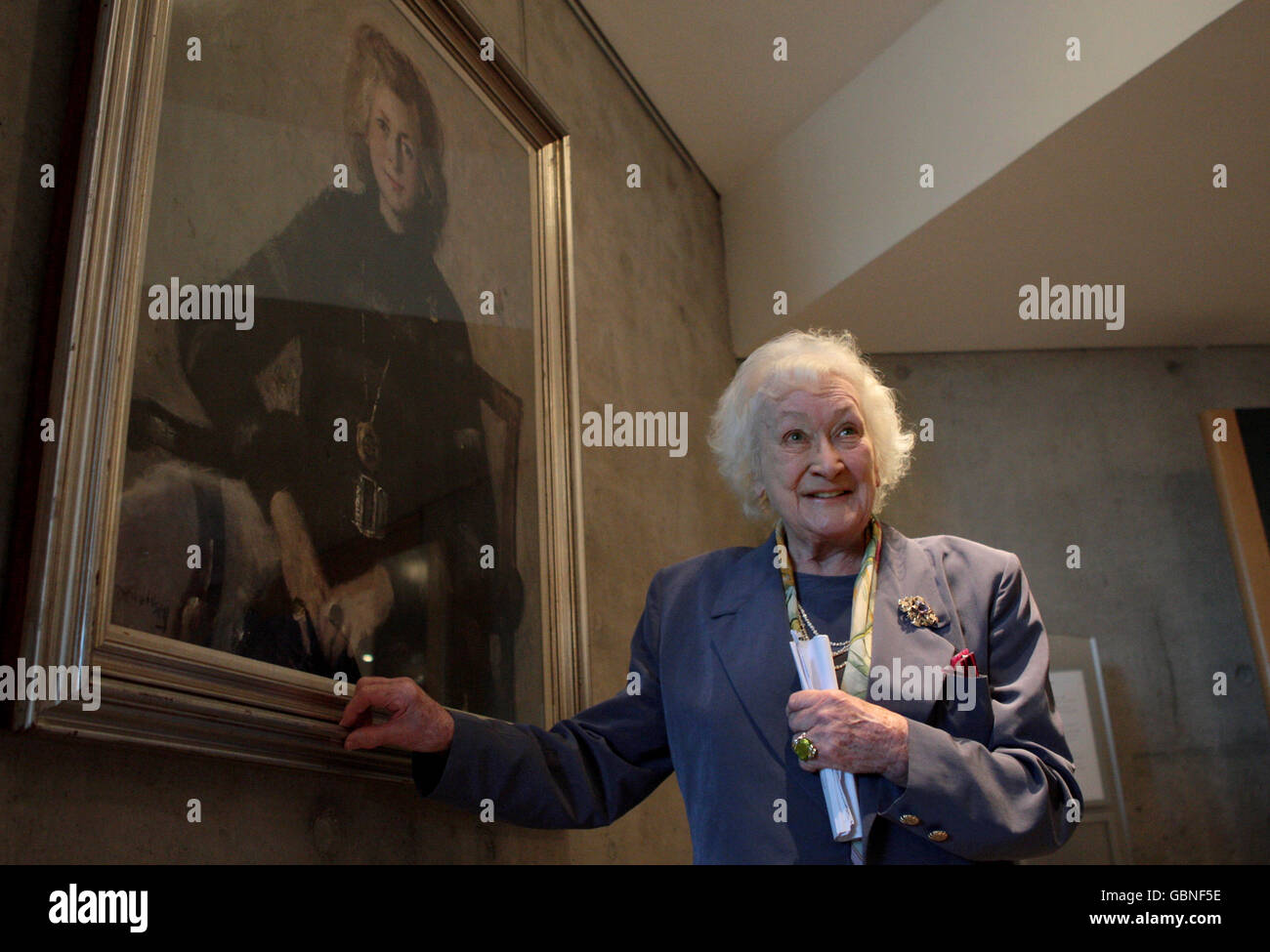 Dr Winnie Ewing portrait unveiling Stock Photo - Alamy