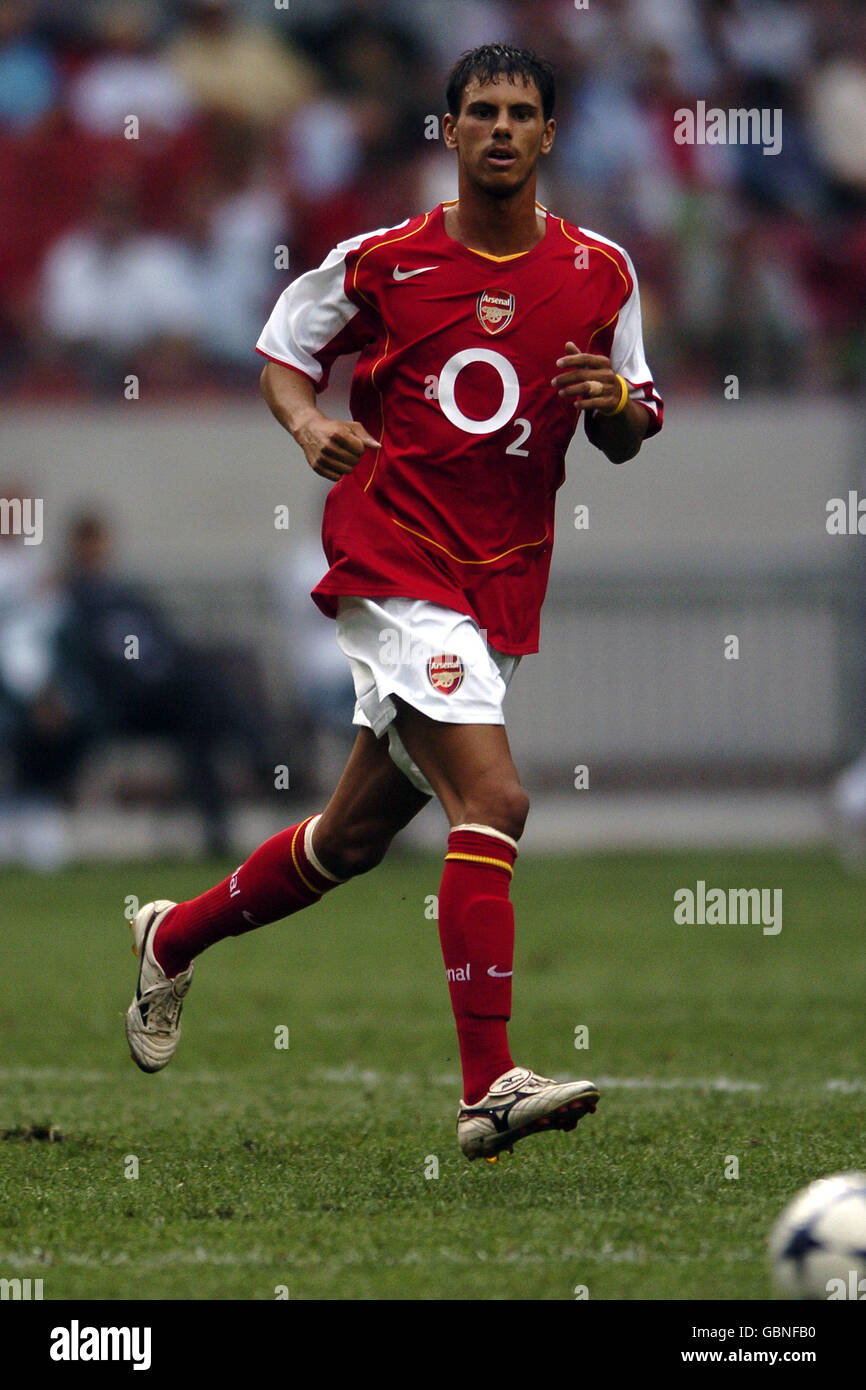 Jeremie aliadiere arsenal hi-res stock photography and images - Alamy