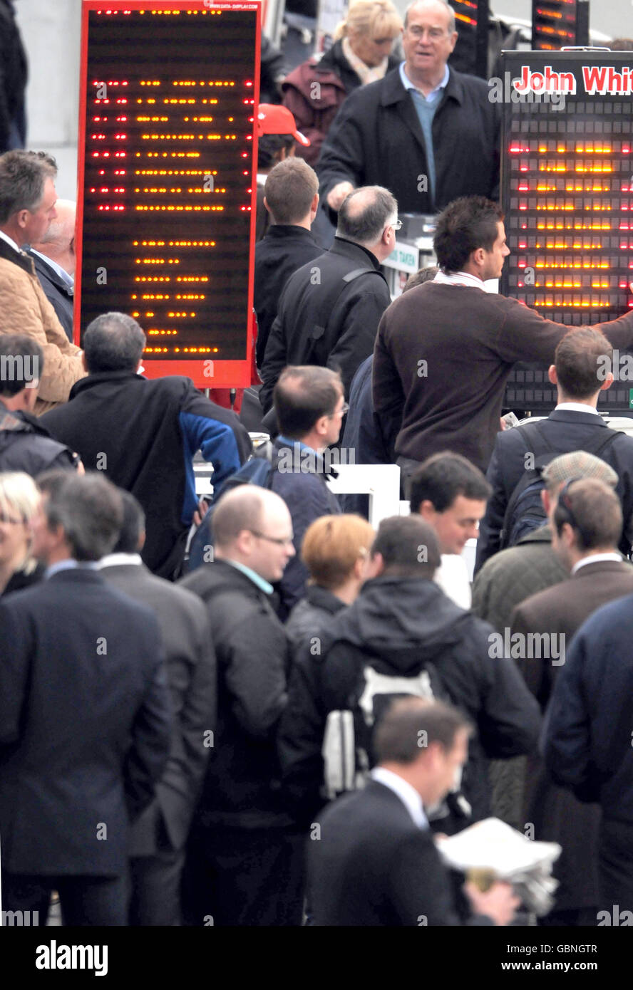 Bookmakers at lingfield race course hi-res stock photography and images ...