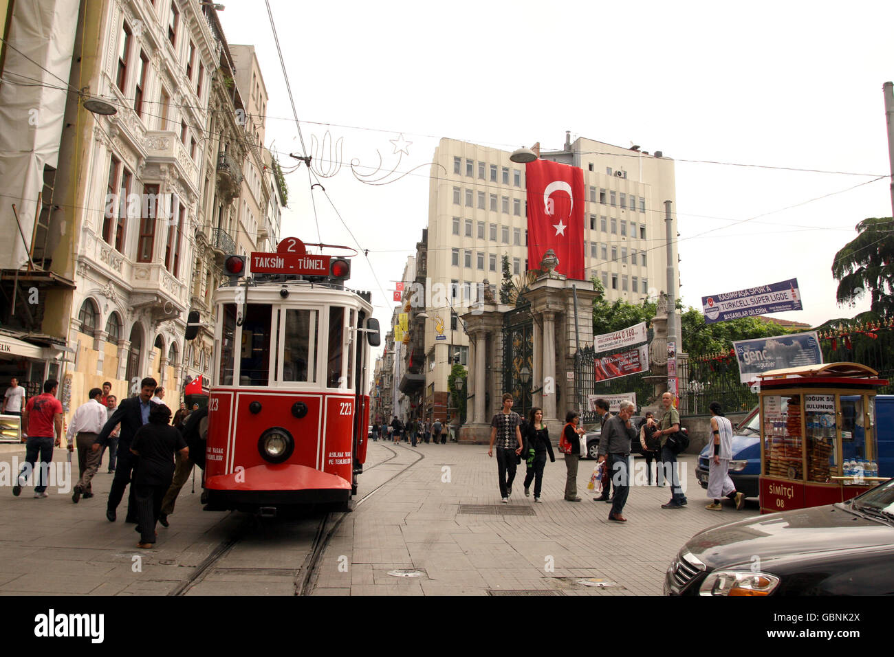 Istanbul streets hi-res stock photography and images - Alamy