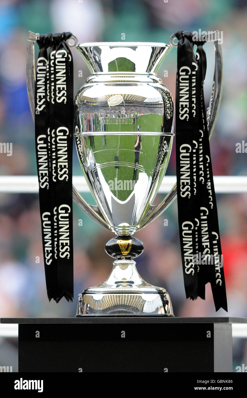 The guinness premiership trophy hi-res stock photography and images - Alamy