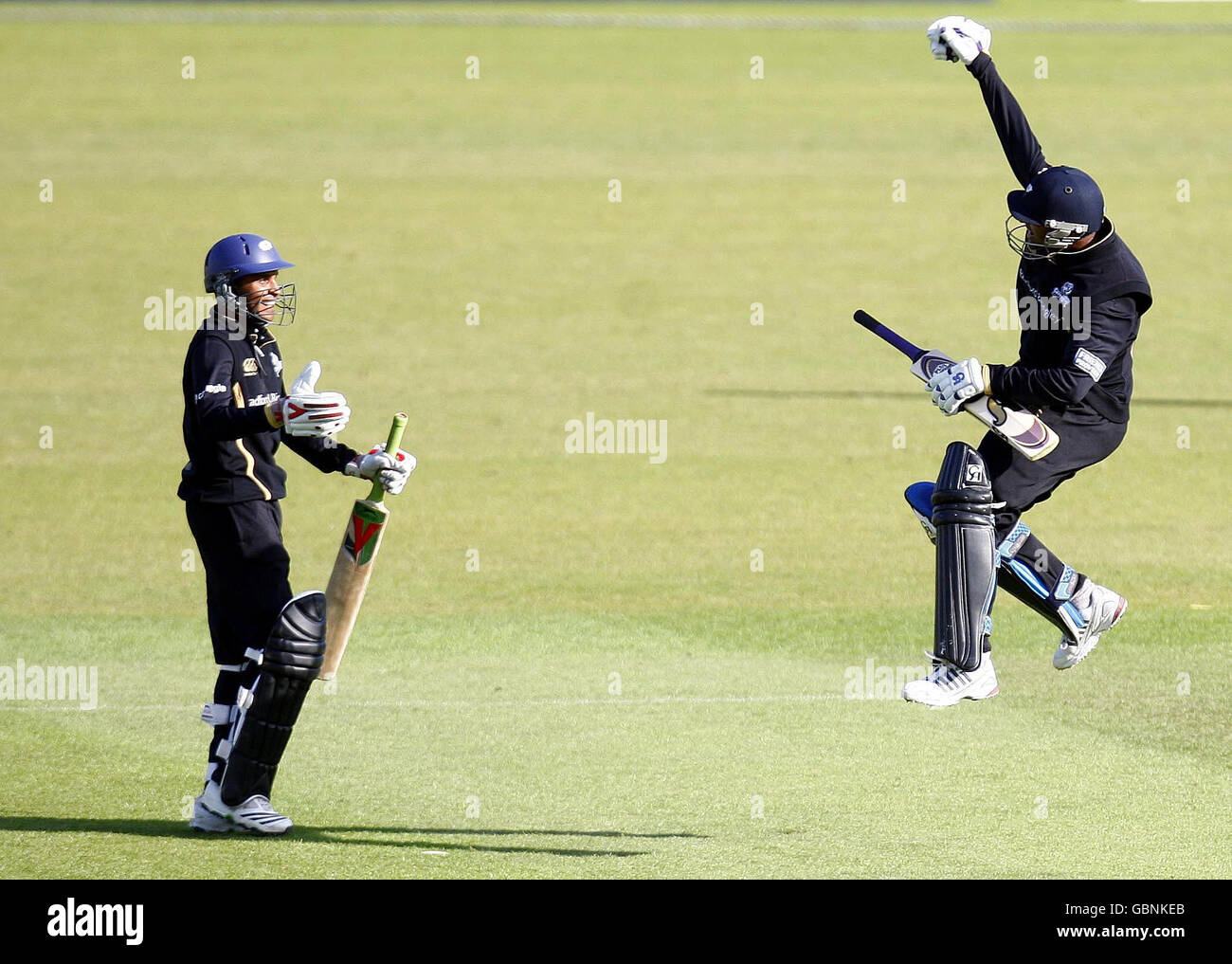 Surrey cricketers celebrate hi-res stock photography and images - Alamy