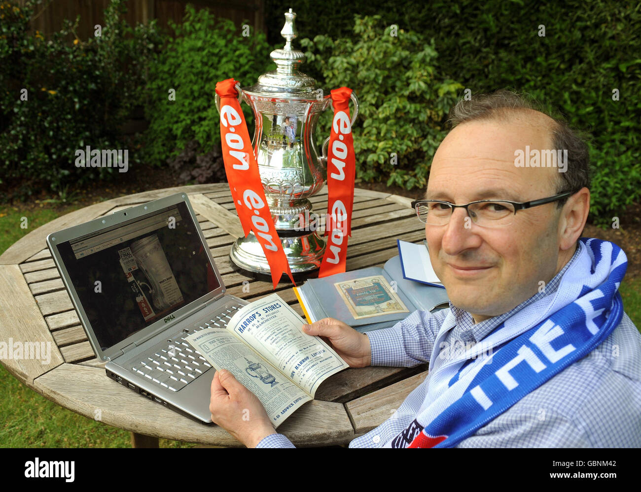 Fa cup trophy 2009 hi-res stock photography and images - Alamy