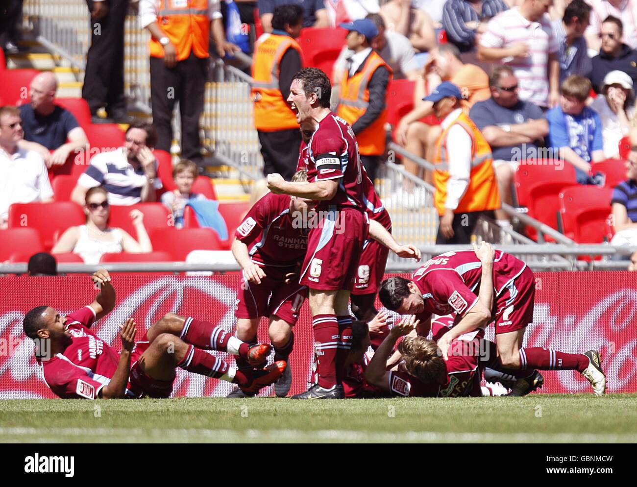 Scunthorpe united team hi-res stock photography and images - Alamy