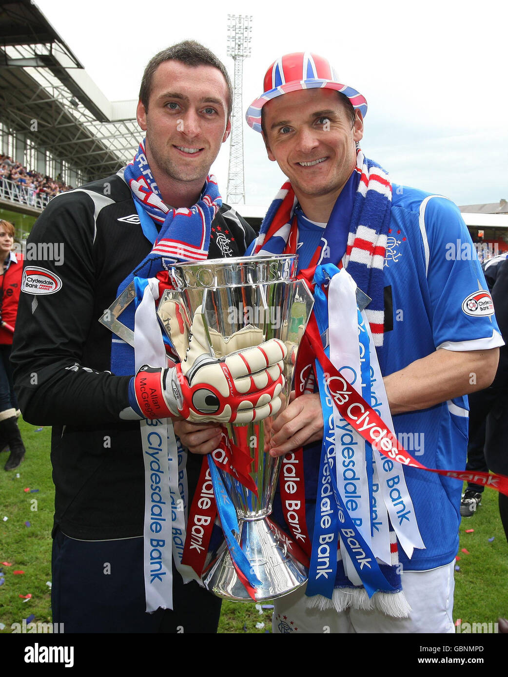 Rangers goalkeeper Allan McGregor and Lee McCulloch (right) celebrate ...