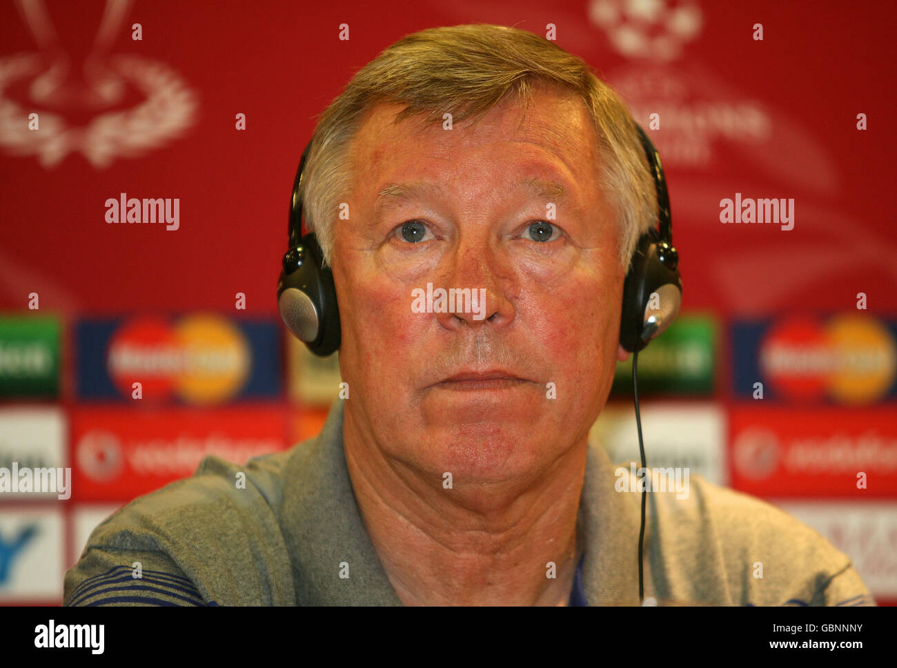 Manchester united press conference training hi-res stock photography ...