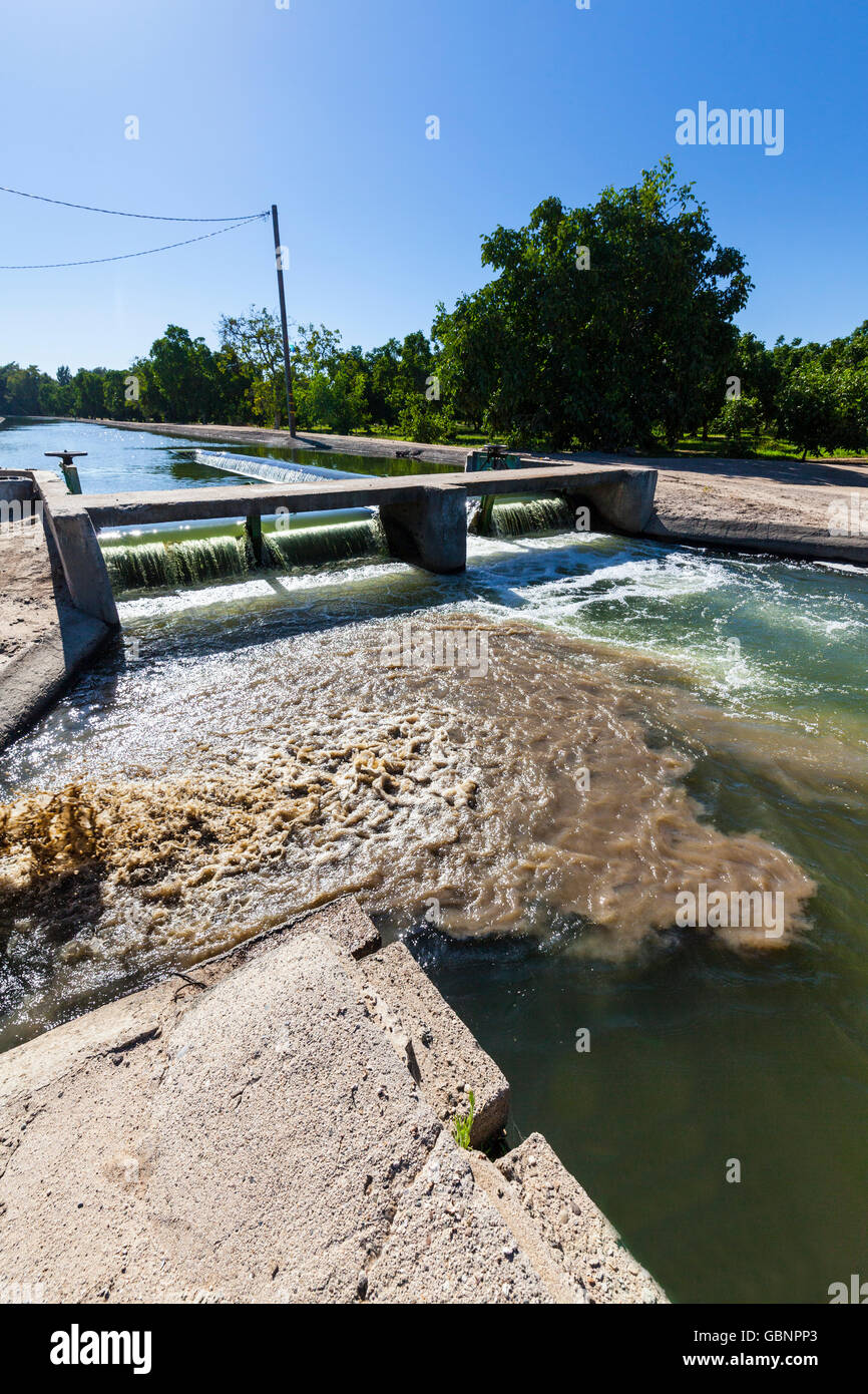 An irrigation canal in the San Joaquin Valley of California near ...