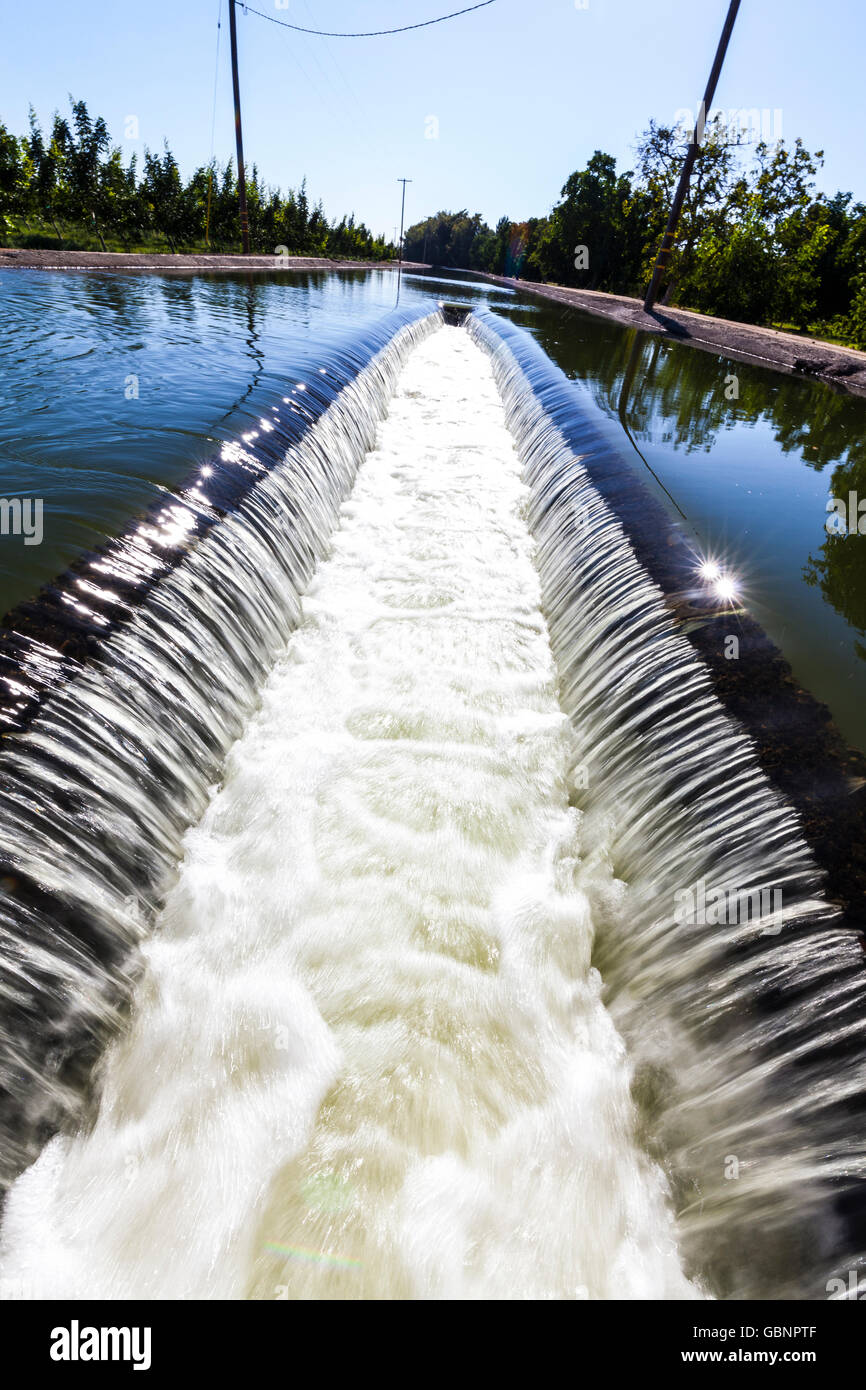 An irrigation canal in the San Joaquin Valley of California near ...