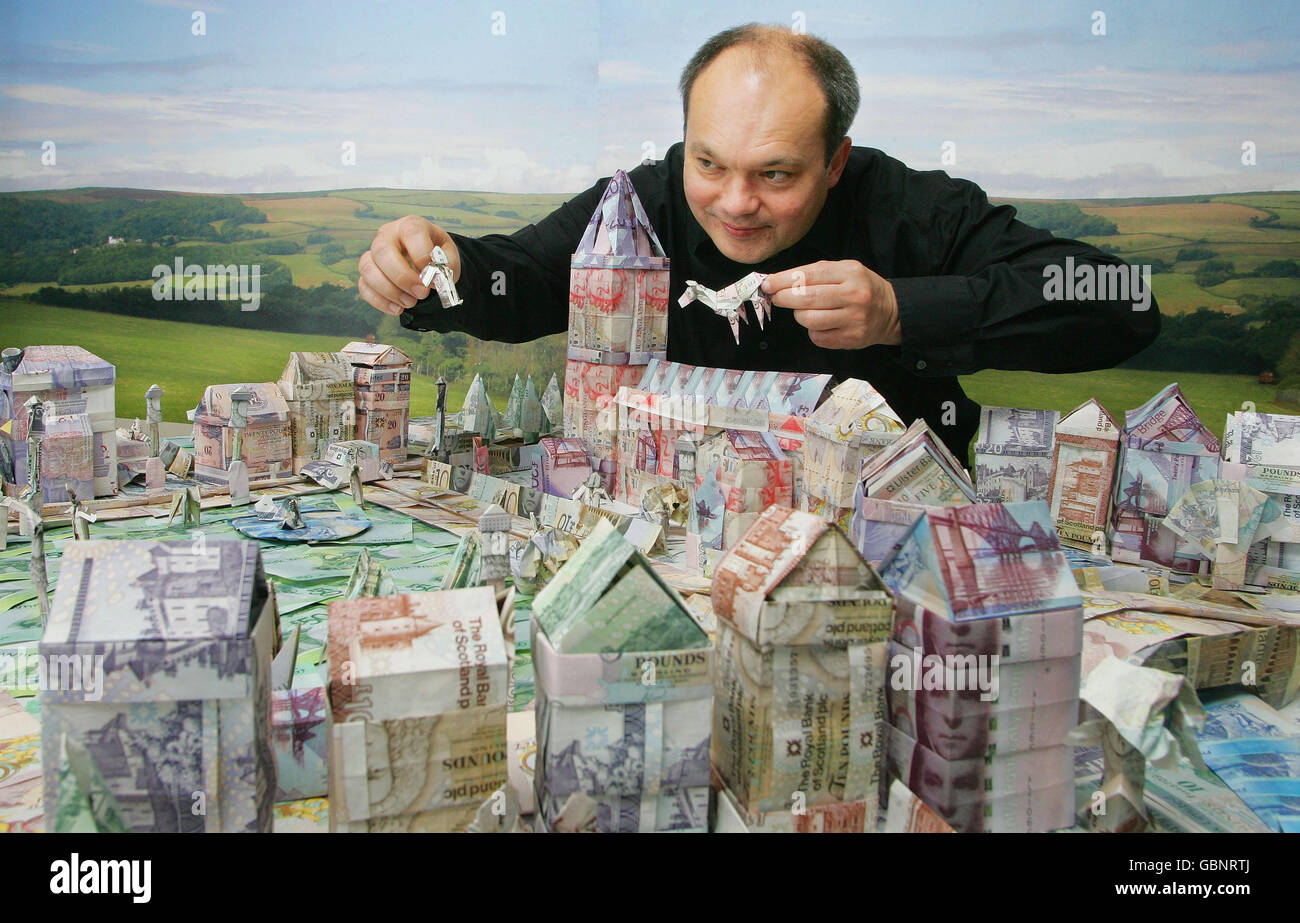 Professional origami artist mark bolitho hi-res stock photography and ...