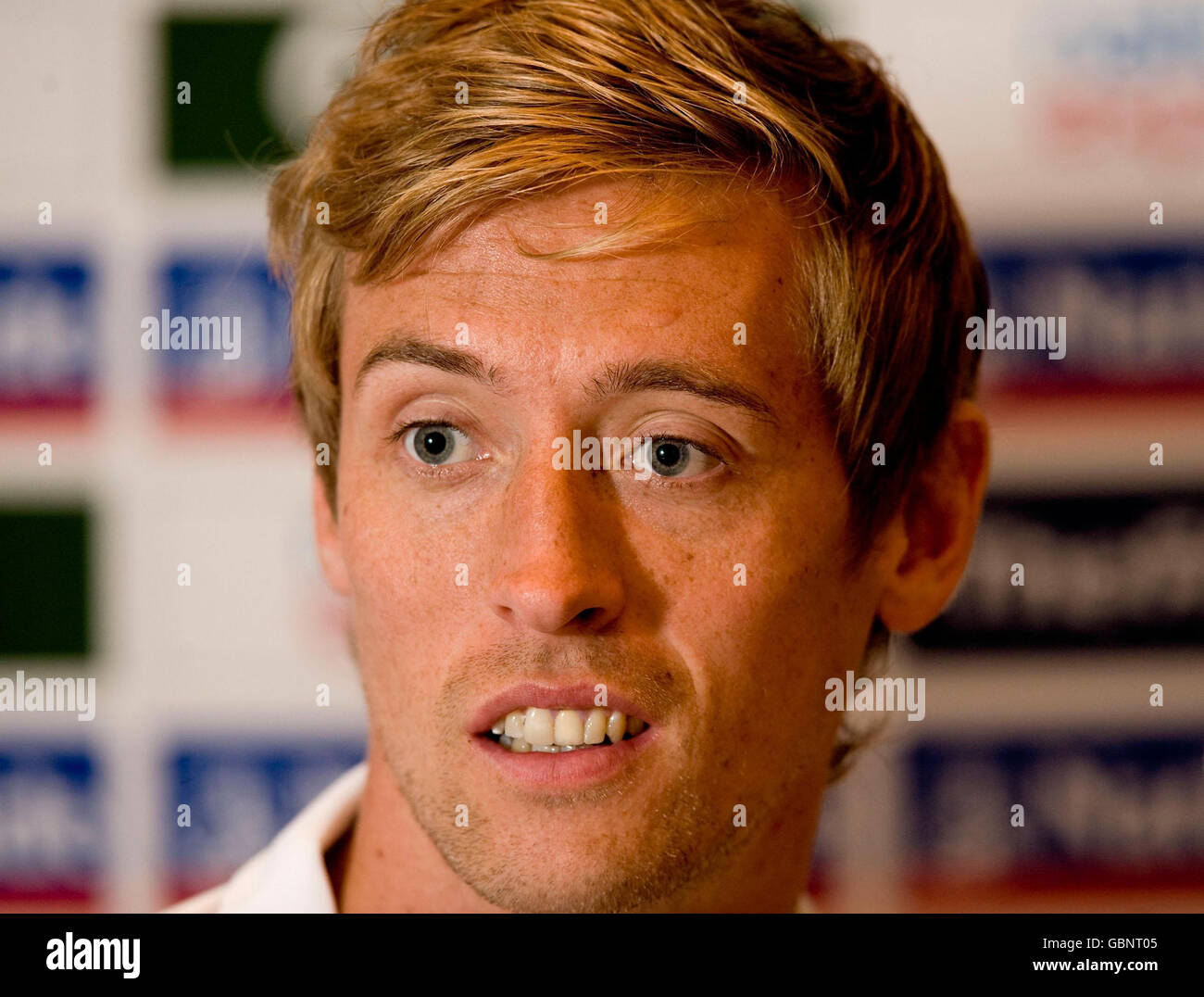 Peter crouch england football player hi-res stock photography and ...