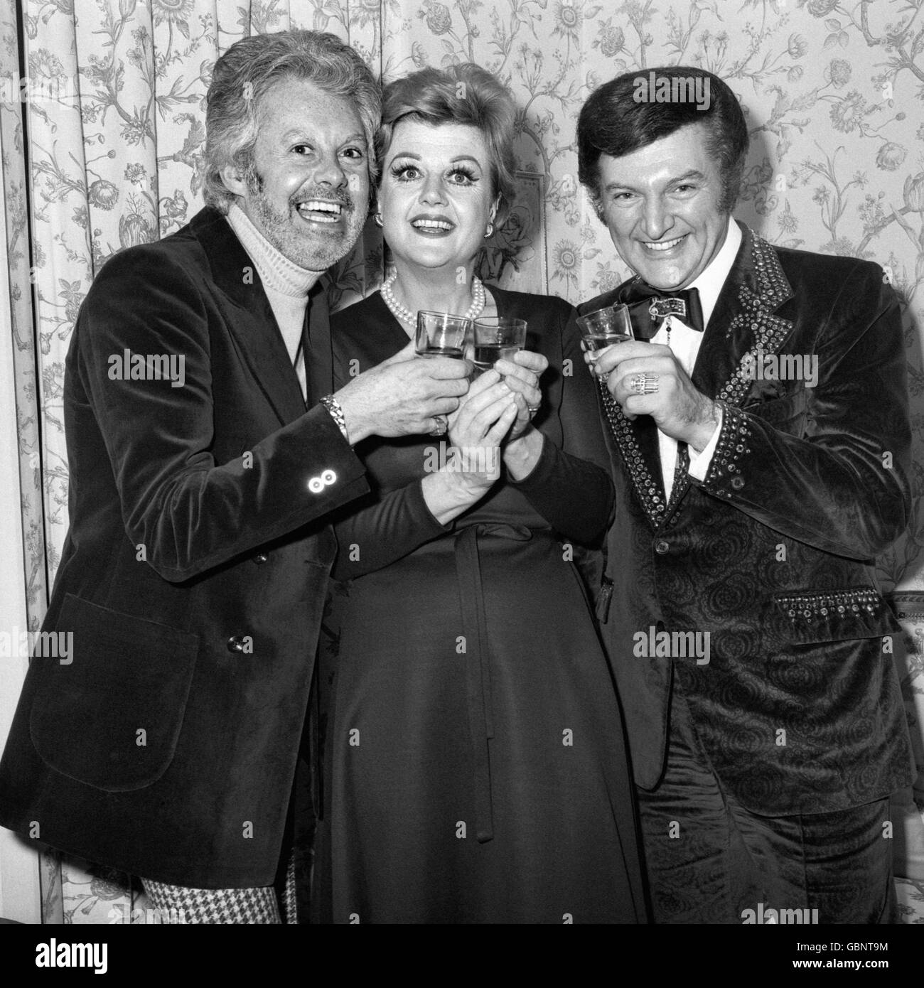 Female impersonator danny la rue backstage at the piccadilly theatre hi ...