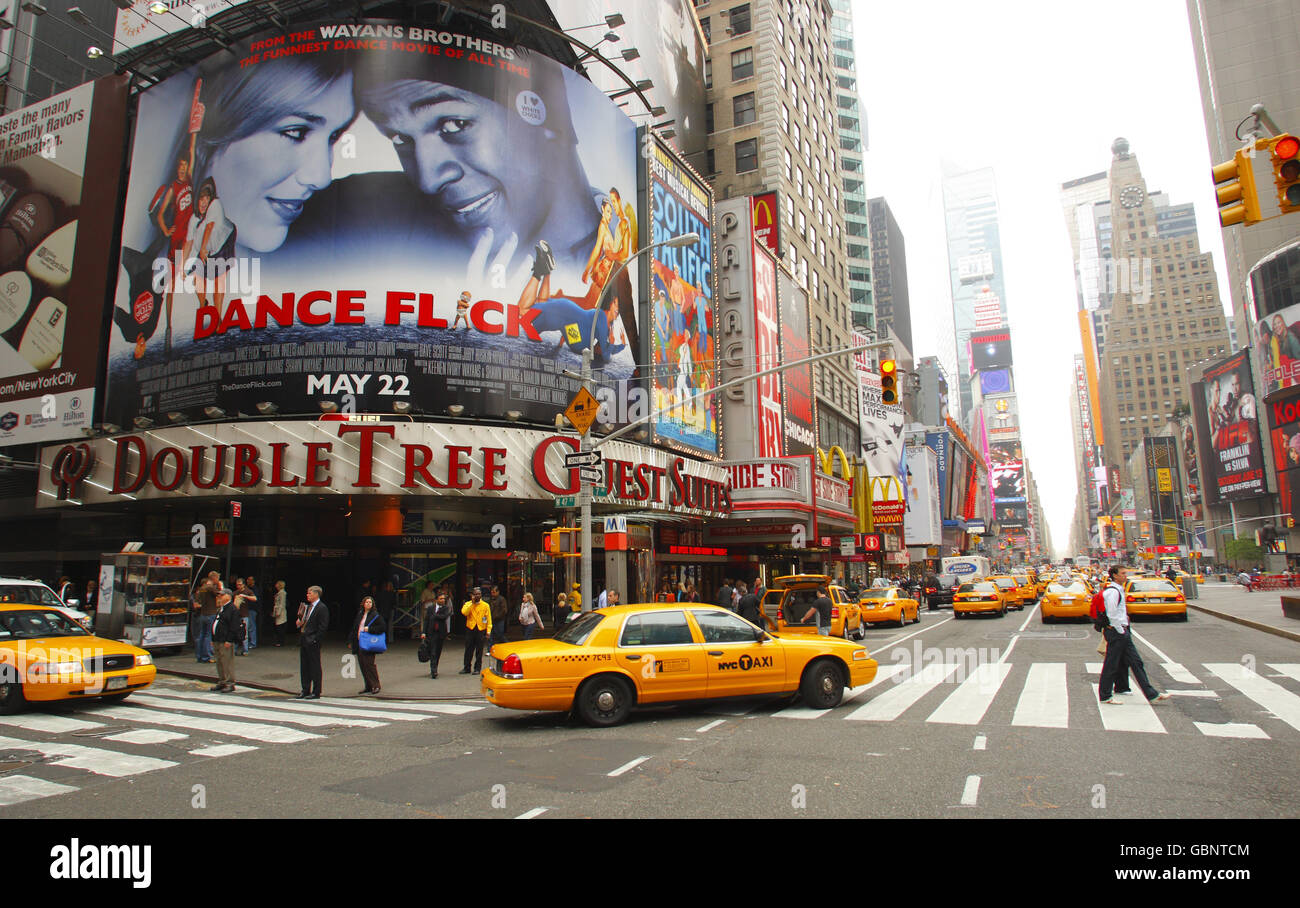 General view of Times Square in Manhattan, New York, USA Stock Photo ...