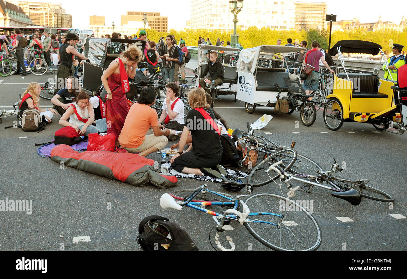General view gv cyclist bicycle hi-res stock photography and images - Alamy