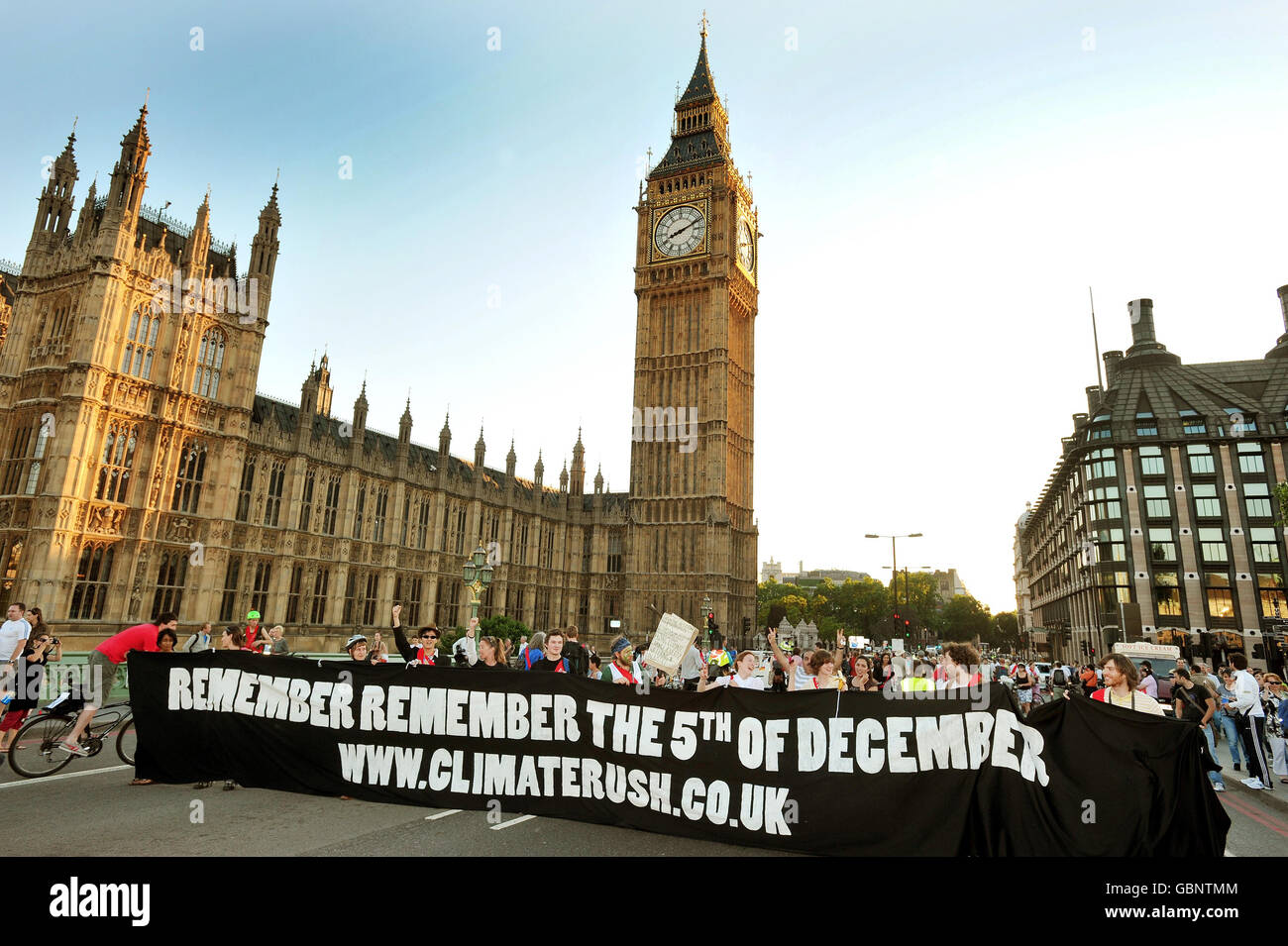 Protesters stand on bridge hi-res stock photography and images - Alamy