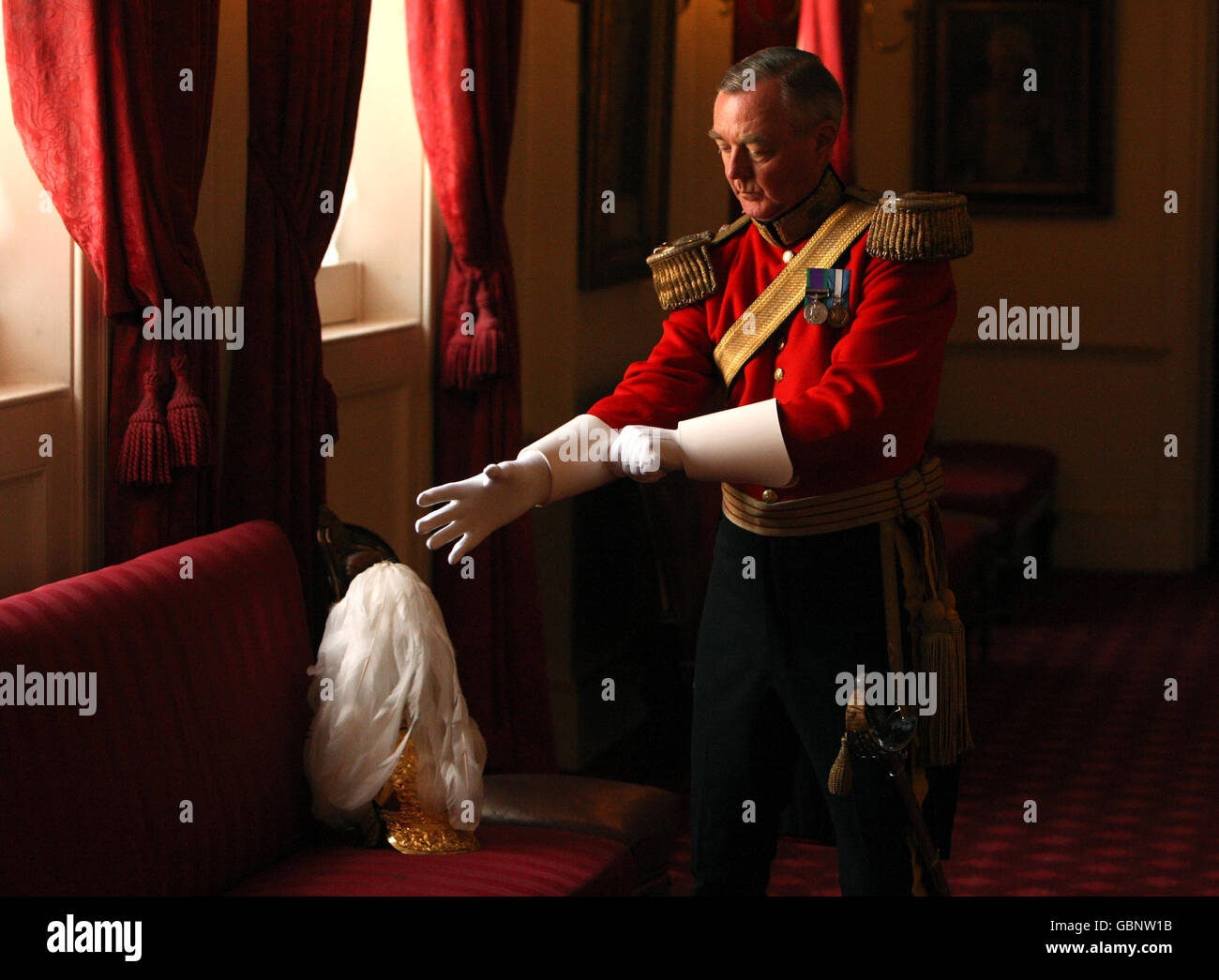 A member of the gentlemen at arms hi-res stock photography and images ...