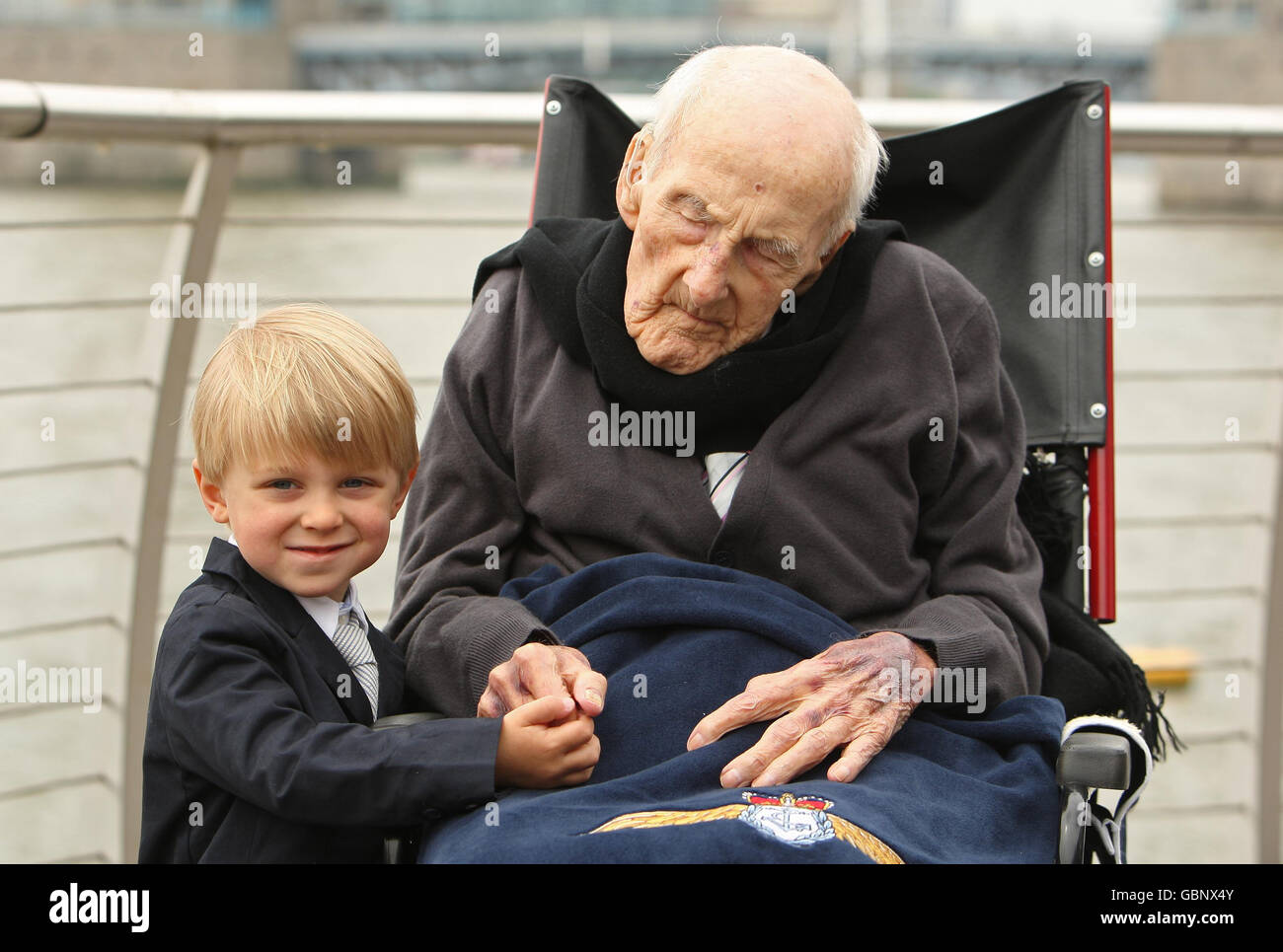 Henry Allingham celebrates 113th birthday Stock Photo - Alamy