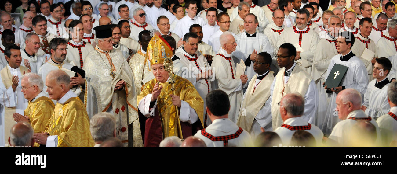 New Catholic leader installed Stock Photo - Alamy