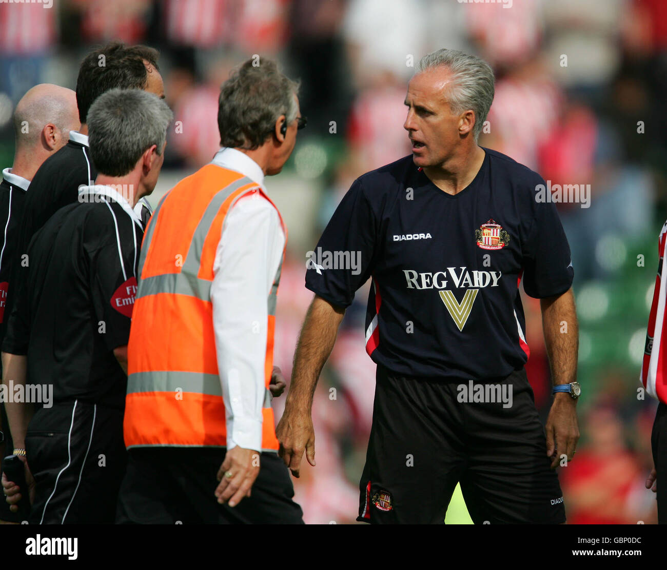 Sunderland manager Mick McCarthy speaks to referee Mr Crossley at the ...