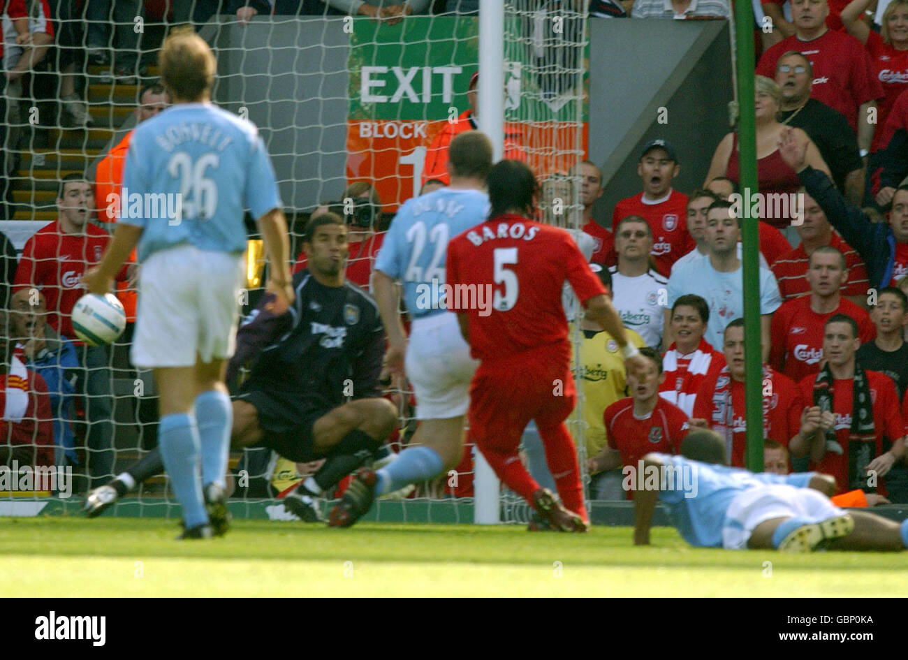 Liverpools goalkeeper david james hi-res stock photography and images ...