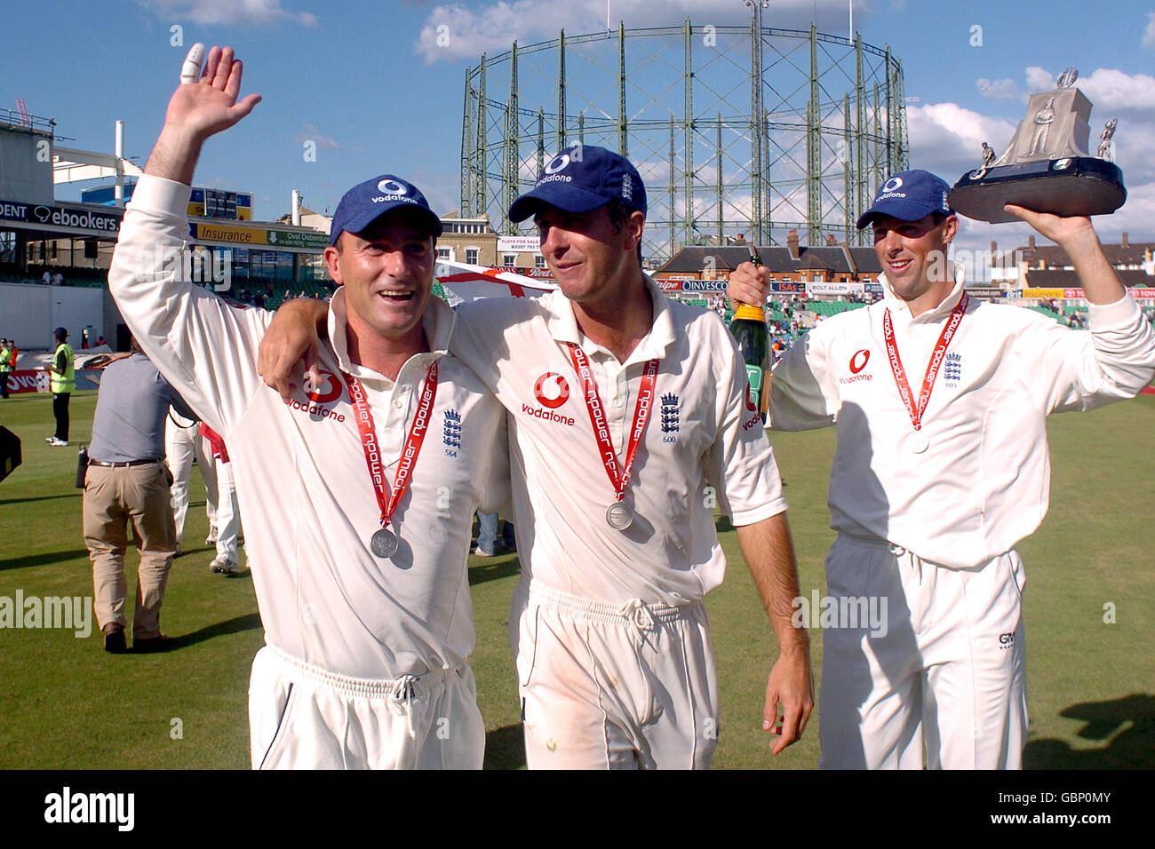 England's Graham Thorpe (l) and captain Michael Vaughan celebrate their ...
