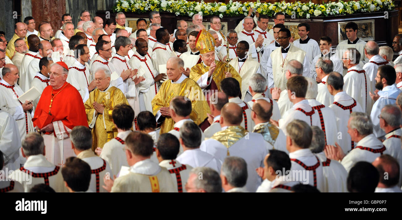 New Catholic leader installed Stock Photo - Alamy