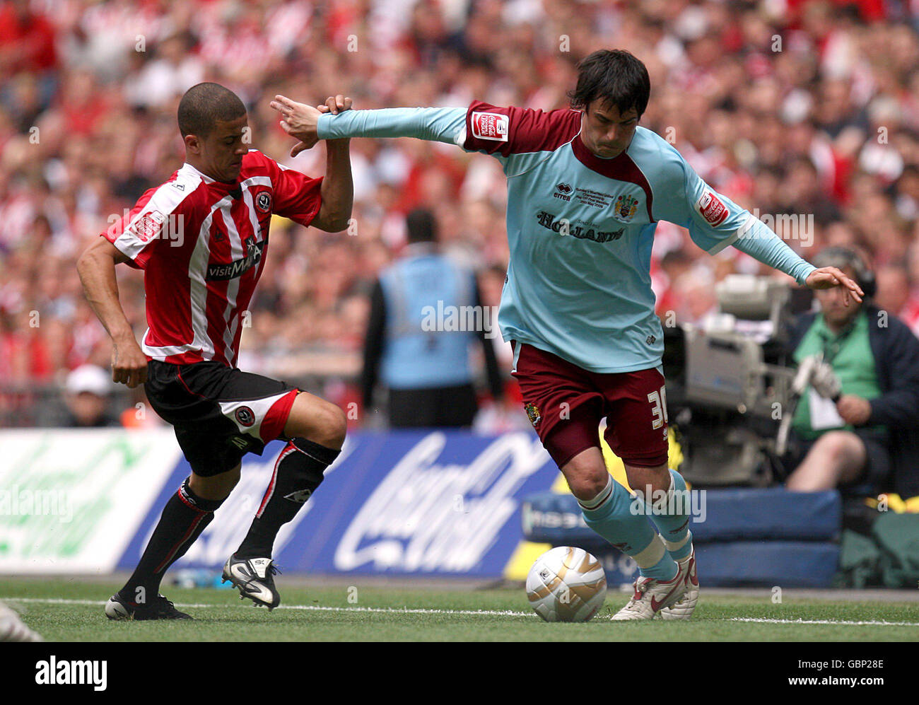 Sheffield United's Kyle Walker and Burnley's Steven Thompson (right ...