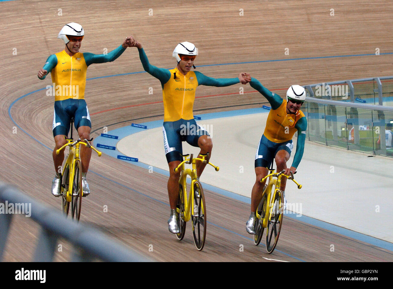 Australias pursuit team celebrate winning gold hi-res stock photography ...