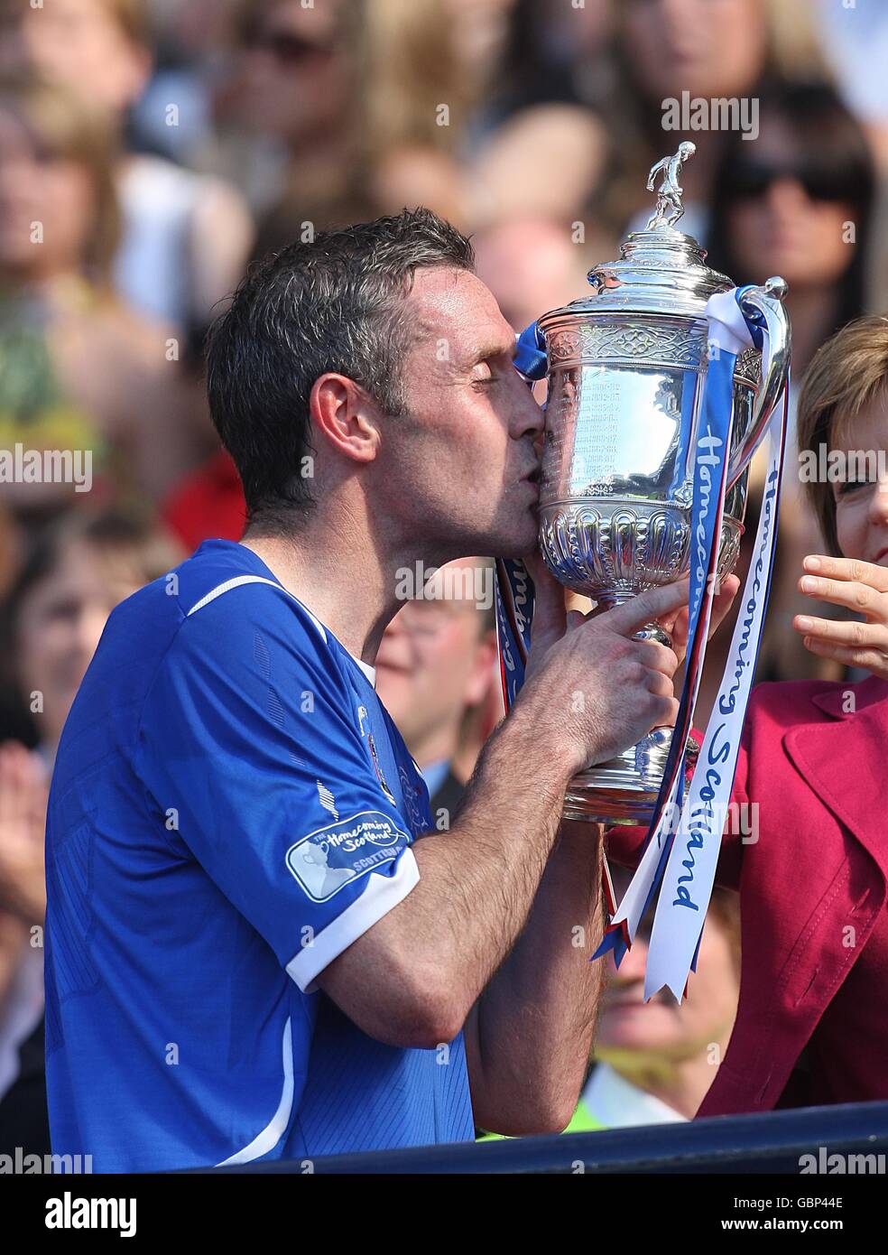 Rangers' David Weir celebrate by kissing the Homecoming Scottish Cup ...