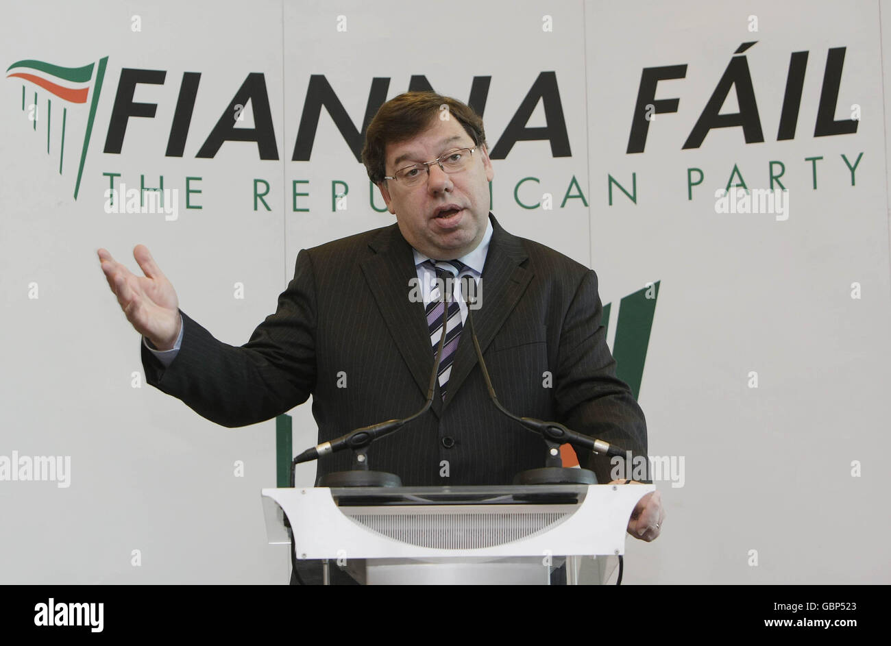 Taoiseach Brian Cowen holds his final press conference at the Radisson ...