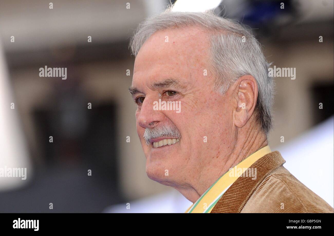 Portrait royal academy of arts party 2009 hi-res stock photography and ...