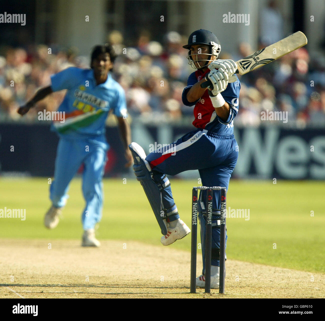 Cricket - NatWest Challenge - England v India. England's Vikram Solanki hits out Stock Photo - Alamy