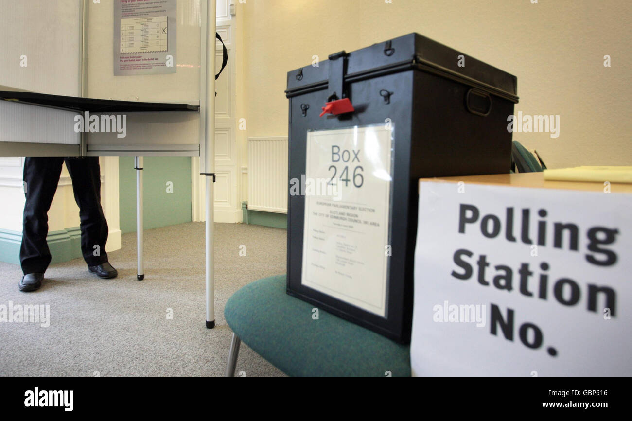 Voting elections booth hi-res stock photography and images - Alamy